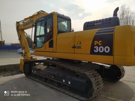 Новый гусеничный экскаватор KOMATSU