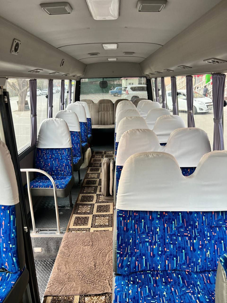 Mikroavtobus Toyota Coaster