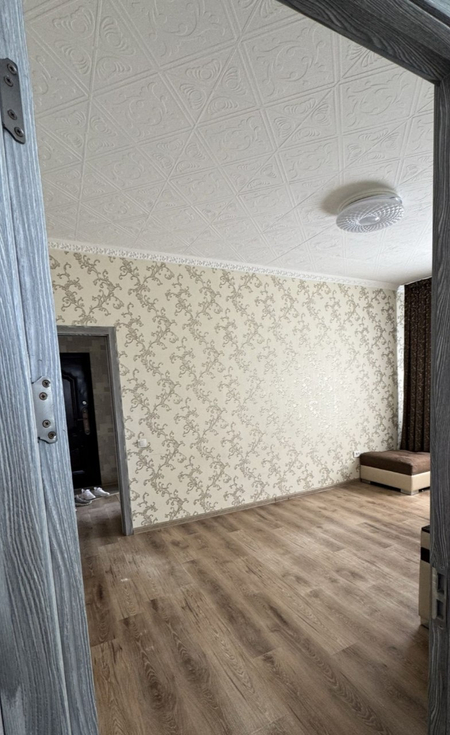 .Продам 1х2комнатную подевро балкон 2х6м 42м2 в Сергели 2квартале 49т$