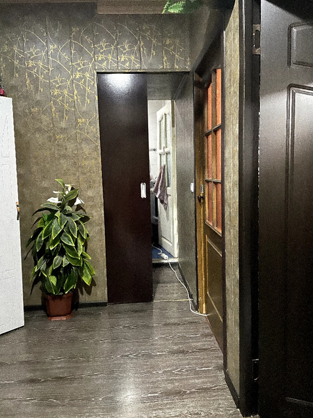 Продается квартира в Ангрене 4 комнатная квартал 5/5 орентир 14 школа