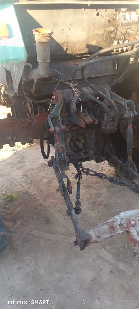 Traktor sotiladi
