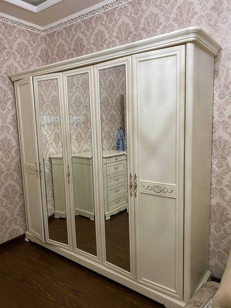 Срочно продаётся Фабричный Спальный гарнитур