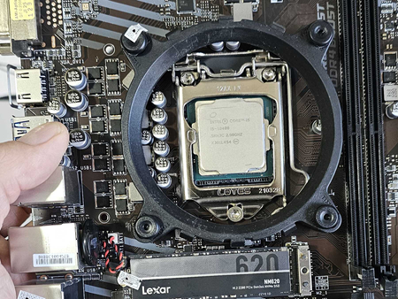 ПРОДАМ Комплект: Core™ i5-10400 +КУЛ +H410M-PRO +8GB RAM +256 NVMeSSD