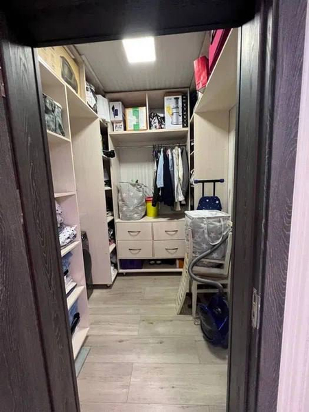 Продается квартира на Саламатина 2/2/5 кирпич 52м2 не торец
