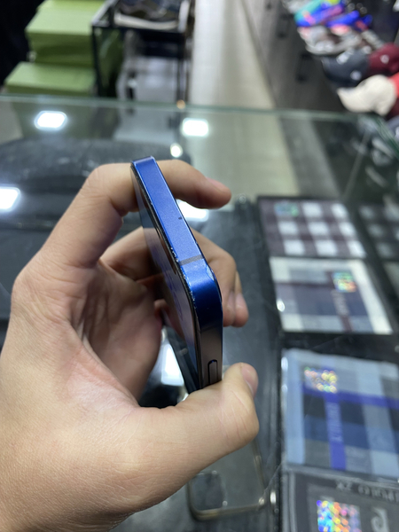 Iphone 12 srochna sotiladi