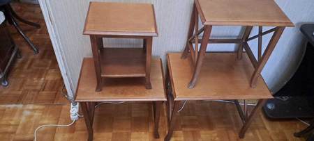 4 столика вставленные друг в друга.