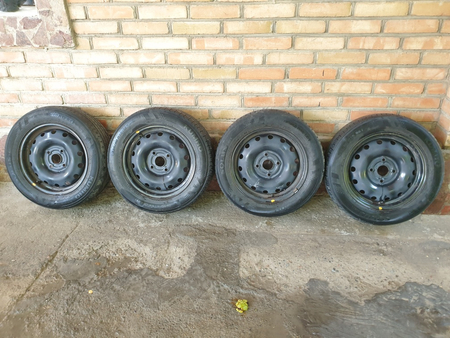 Продаётся шины Kumho и заводские диски от Джентры