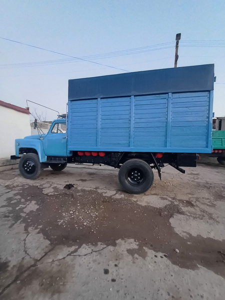 Gaz 53 furgon sotiladi