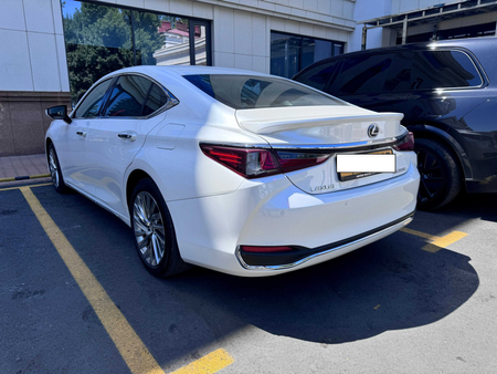 Продается Lexus ES300 Hybrid
