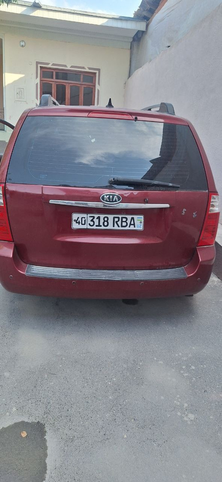 Kia karnival sotiladi