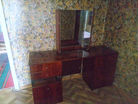 Продаю трюмо