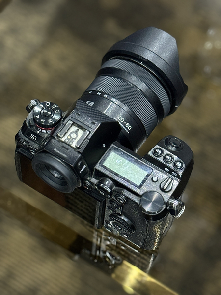 Panasonic Lumix S1 с объективом 20–60 мм