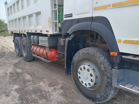 Самосвал HOWO 25 тн