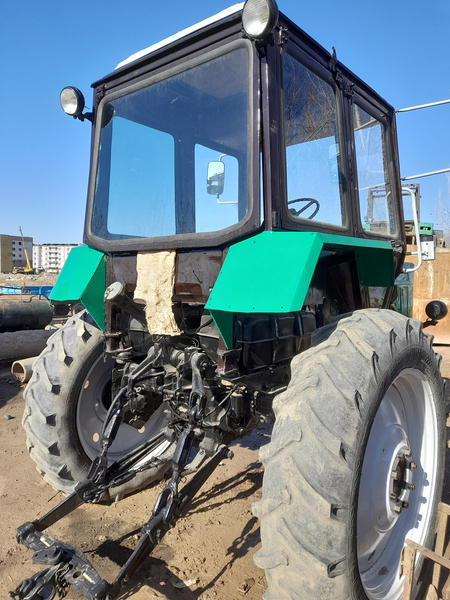 MTZ 80 sotiladi.