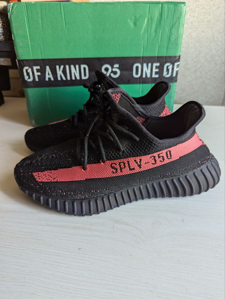 Adidas Yeezy кроссовки в отличном состоянии