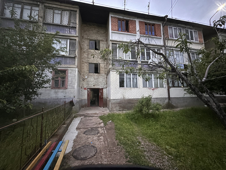 3 xonali uy sotiladi kirpichni