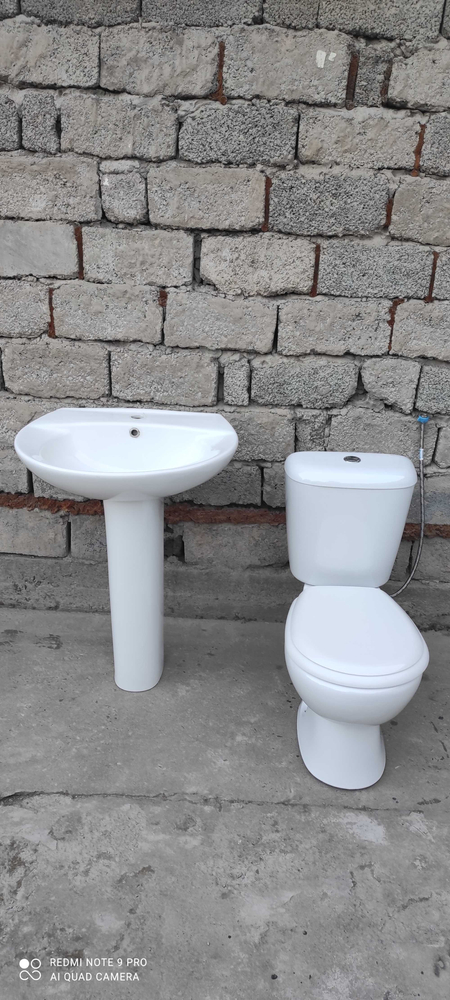 Продаётся унитаз KERAMIN и раковина