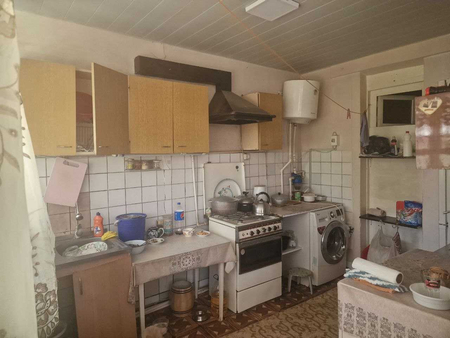 Продаю квартиру 3 комнатную на 1 этаже угловой