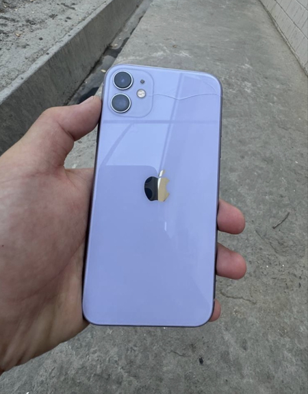 Iphone 11 sotilad xolat yaxsh ekran arginal taqlga feys yo tru ton bor
