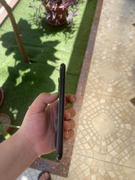 Ayfon xr sotiladi