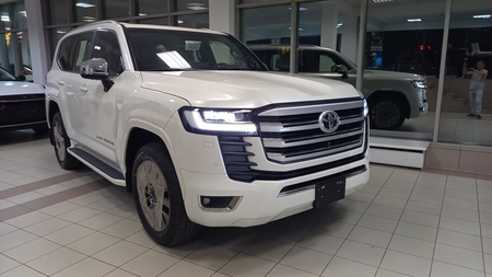 Toyota Land Cruiser 300 full options 2024 год