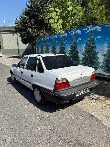 Nexa 1 oq rang sotiladi
