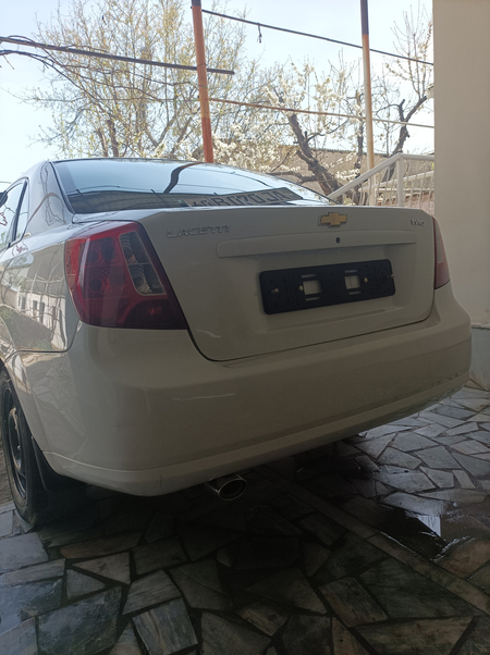 Lacetti 1.8 sotiladi.