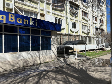 Продается квартира под офис вдол дороги ор:Asia Supermarket 62кв.м