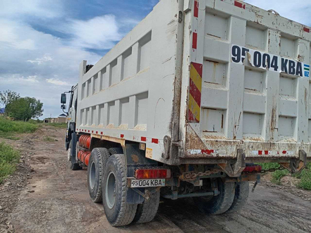 Самосвал HOWO 25 тн