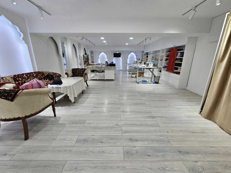 115m² +115m² podvali 1-qavatda joylashgan tayyor magazin sotiladi.