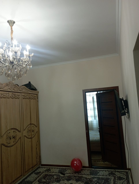 Zangiota tumani. Nazarbek Mevazor Maxalada uy sotiladi.2.xona 2.etaj