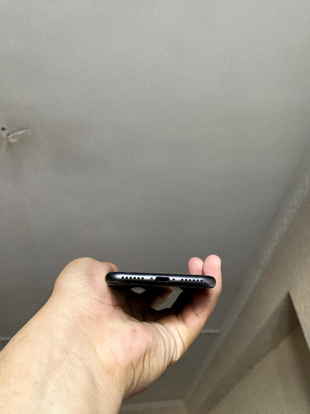Iphone 8 sotiladi
