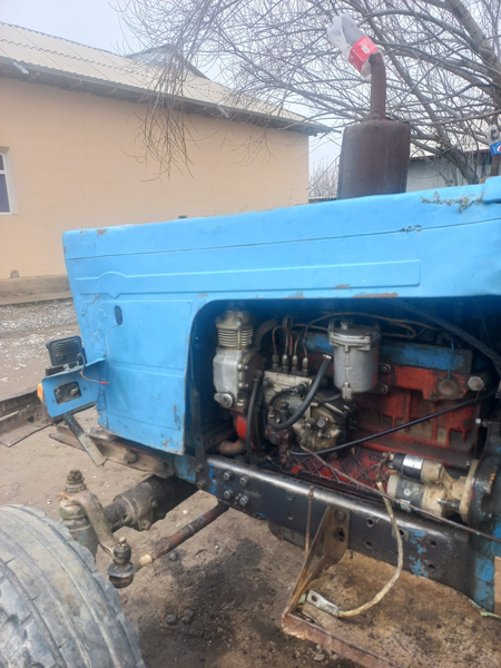 Traktor belarus yili 84