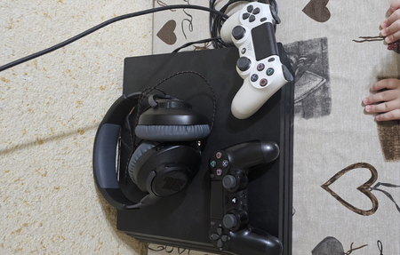 Ps 4 pro сотилади. Холати яхши