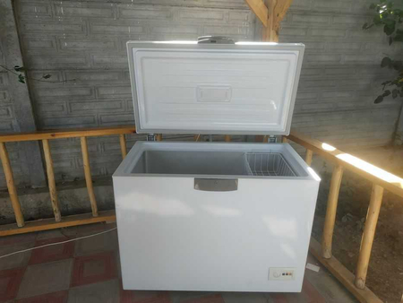 Морозилка Beko 300 литров
