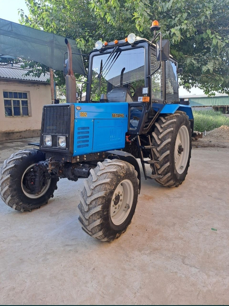 Traktor belarus 892 sotiladi