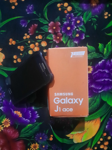 Samsung J1 ace xolati yaxshi