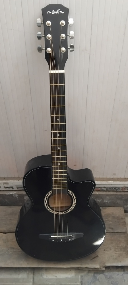 Gitara  holati yaxshi yagi 1 Hali 1 oyham bõlmadi olinganiga