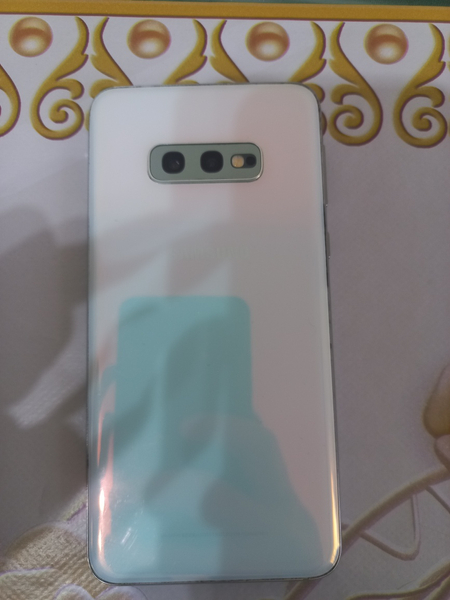 Samsung s10 e yaxshi holatda