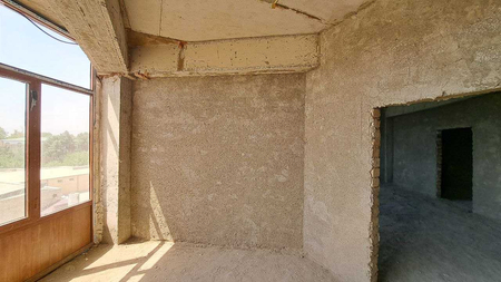 Продается   4х комнатная Коробка. Адрес;  Микрораен.