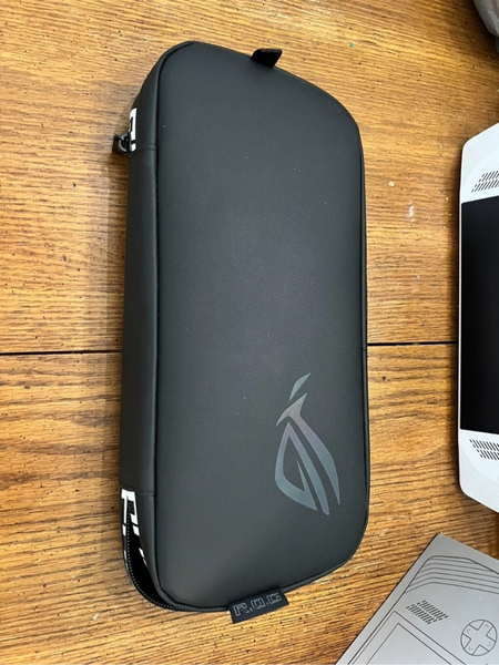 Rog Ally 512 GB + Case + Dock Charger