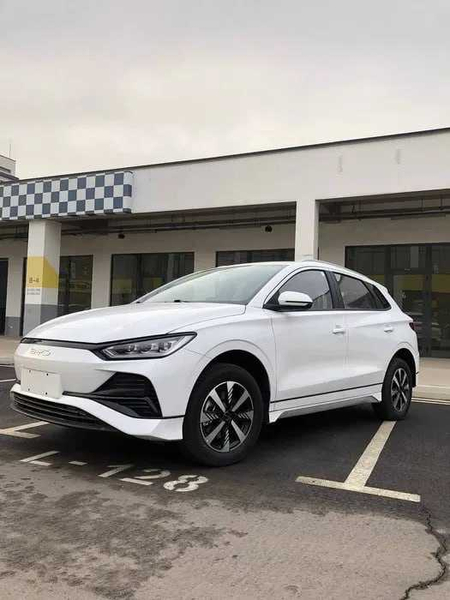 BYD E2 arenda s vikupom