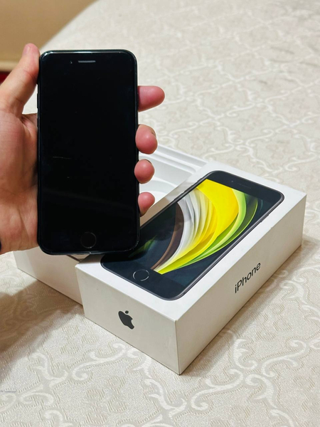 iPhone SE 2020 Black 64Gb Obmen iWatch