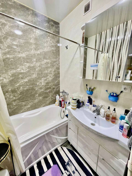 Ялангач , 3/3/4 , панель , балкон 1.5*3 , 70м2 , 75 000 у.е