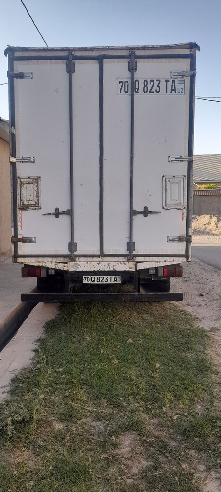 Isuzu sotiladi 20 000$