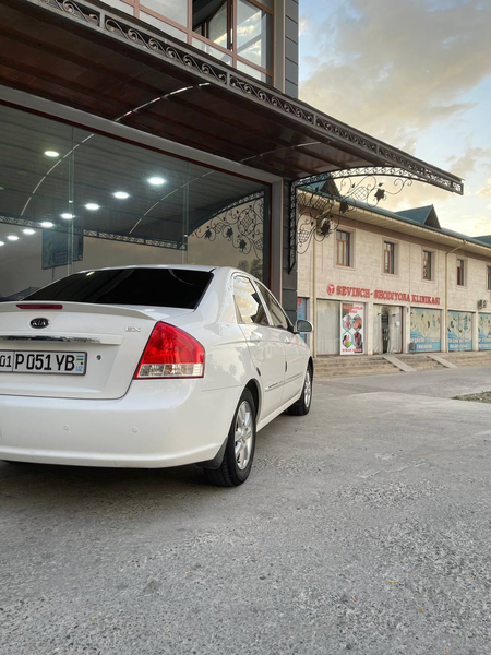 Kia Cerato sotiladi