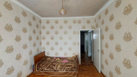 В центре района продается 2-х комнатная квартира Сергели 8а