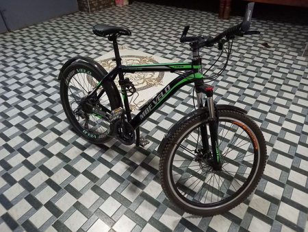 Velosiped yangi pashti haydalmagan