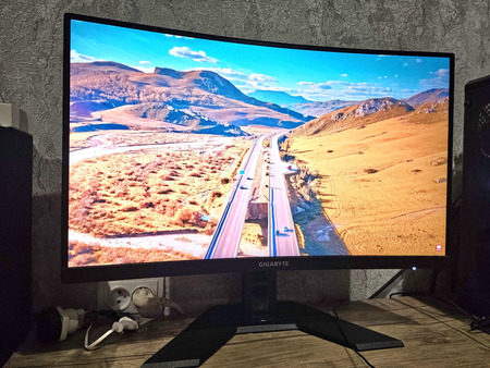 Продам игровой монитор Gigabyte 27 дюймов.  165гц