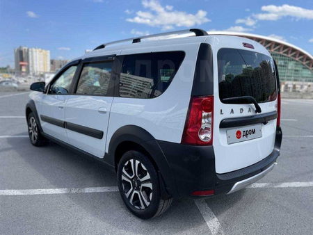 Oilaviy Sayohat Shaxsiy bizniz uchun Lada Largus Cross uzoq mudatka
